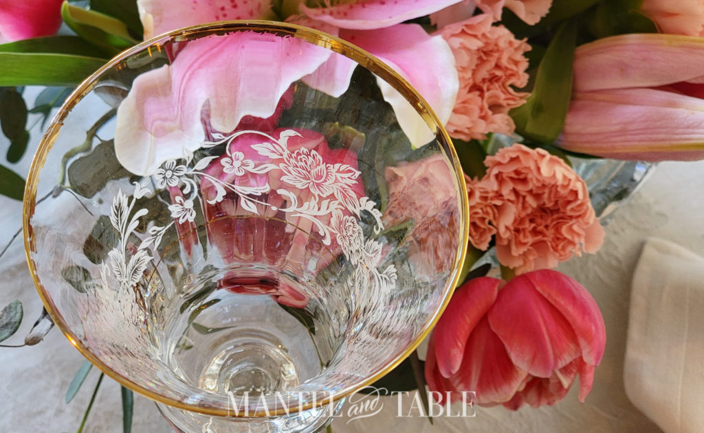A Beautiful Romantic Table Setting Perfect for Valentines Day - Mantel ...