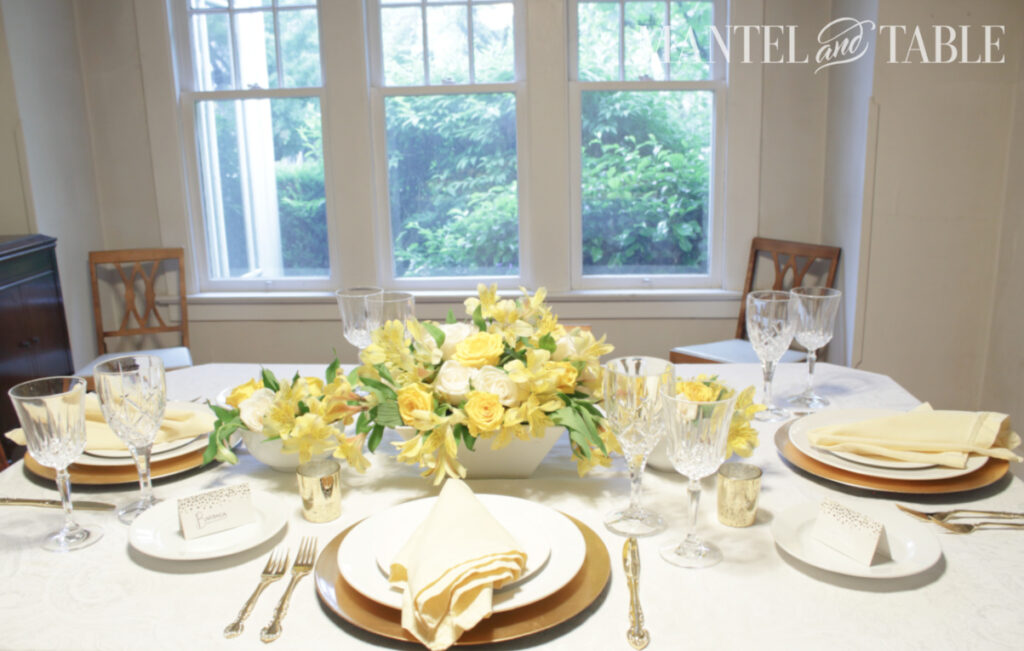 You'll Love This Beautiful Bright Sunny Yellow and White Tablescape ...