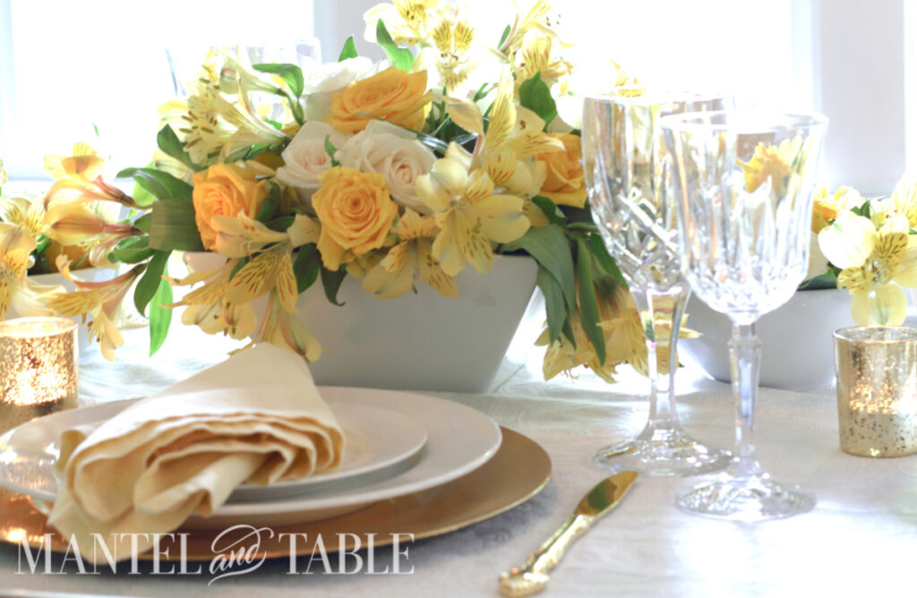 You'll Love This Beautiful Bright Sunny Yellow and White Tablescape ...